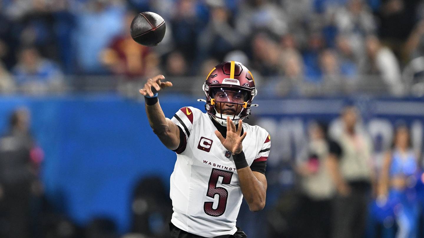 Jayden Daniels Caps Off Historic Season By Winning Offensive Rookie of ...