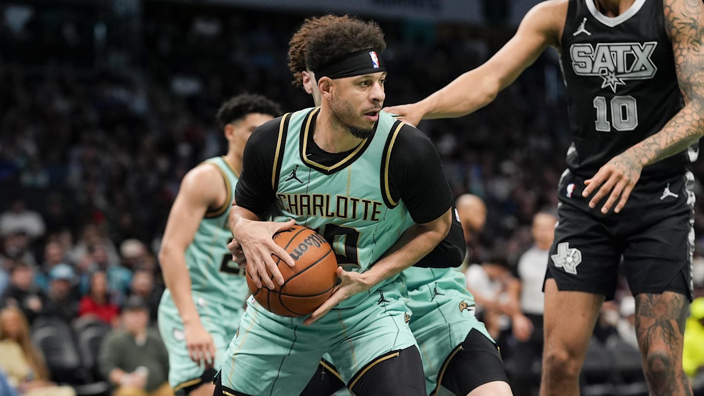 Seth Curry shockingly leads the NBA in three-point percentage