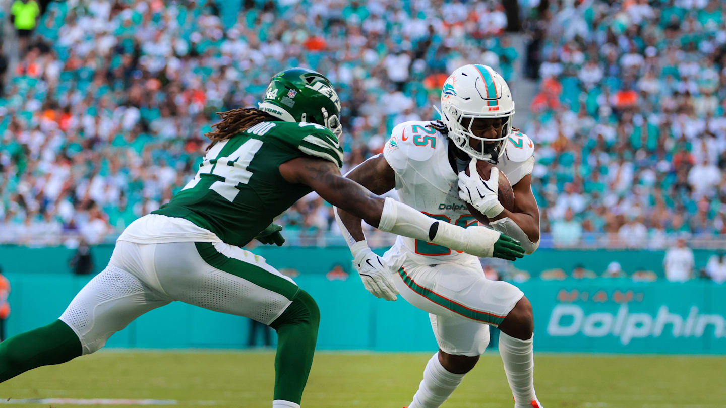 Mike McDaniel Provides RB Room Updates for Miami Dolphins