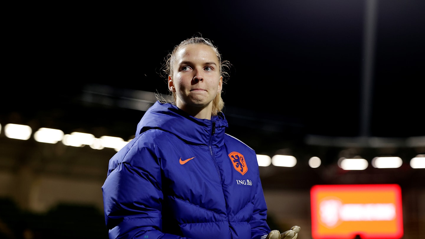 Chelsea confirm late signing of goalkeeper Femke Liefting | Footballitarian