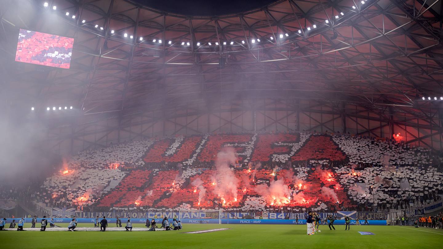 IMAGES : Le tifo géant de l'OM pour tacler l'UEFA