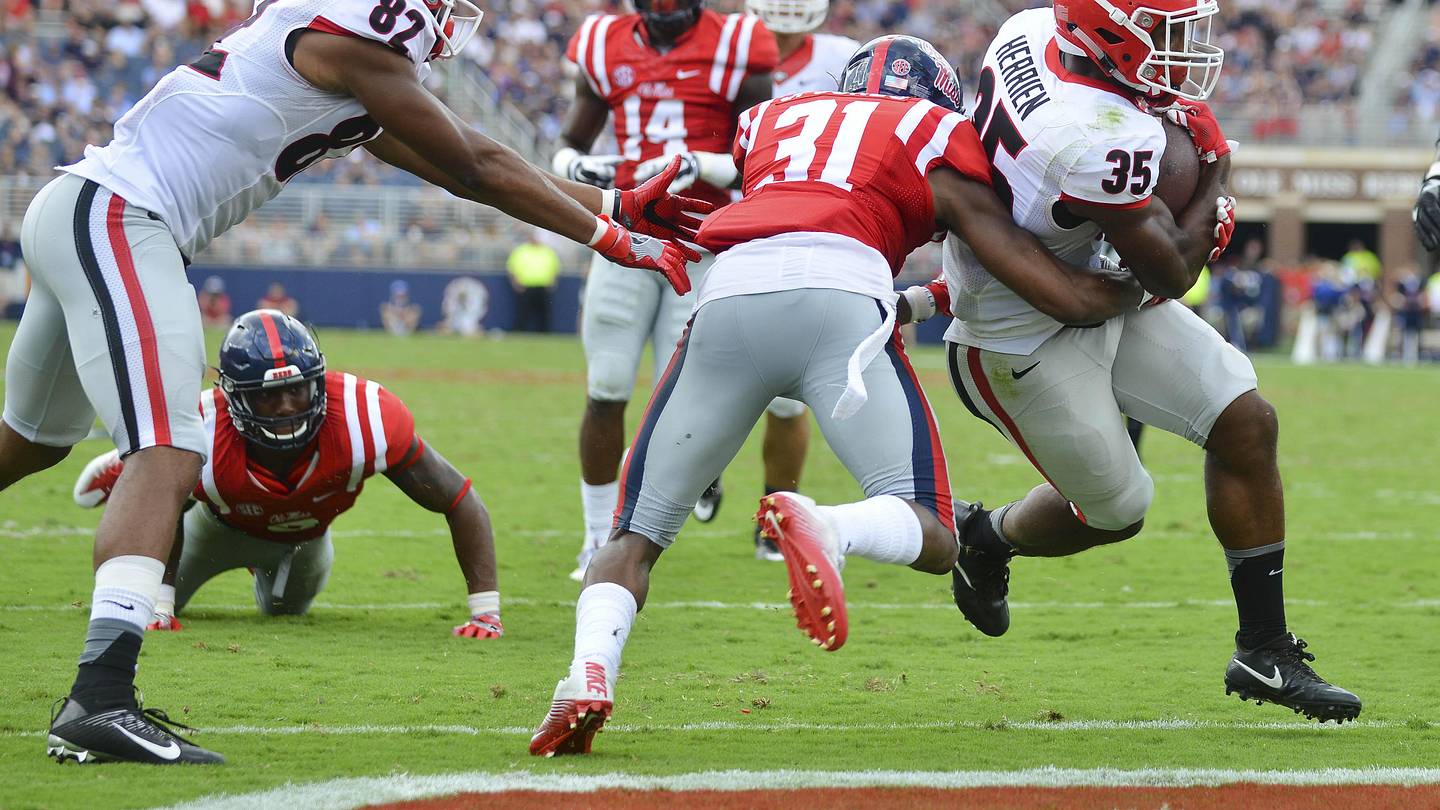 Georgia Football Looking For First Win in Oxford in Over a Decade