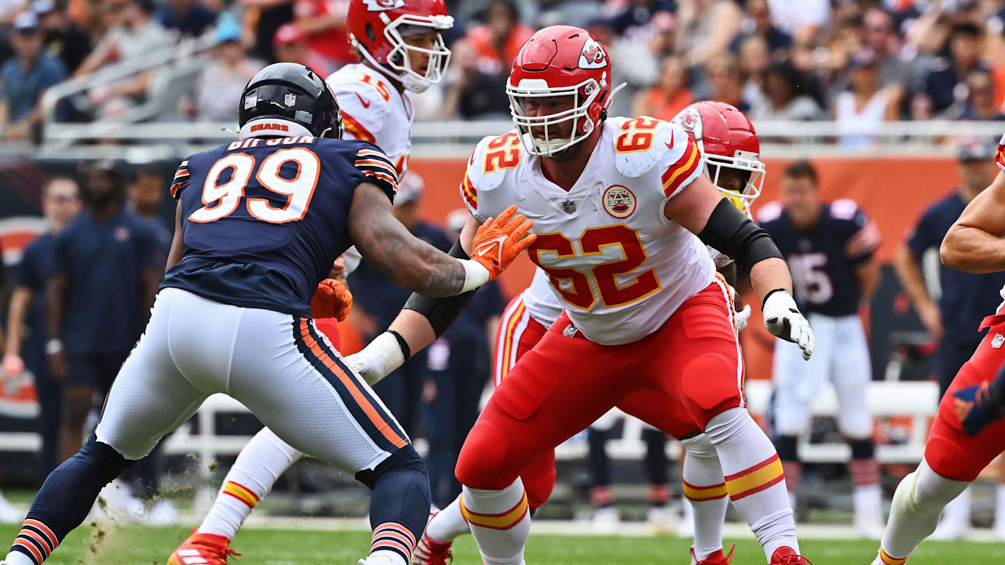 Joe Thuney selected as top NFL player over age 30 in latest rankings