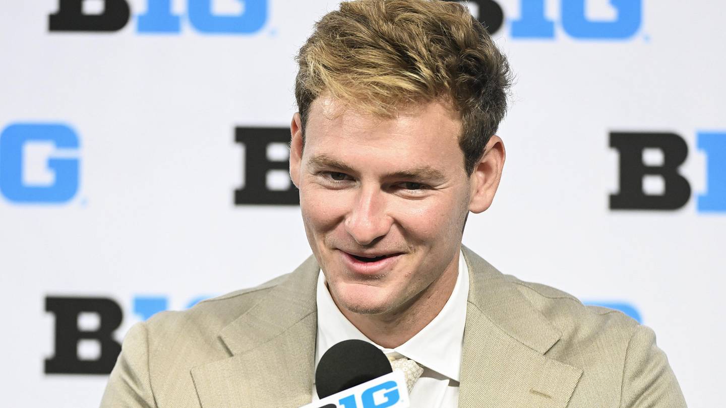 USC Trojans Quarterback Miller Moss Earns Big Ten Honors, Makes History