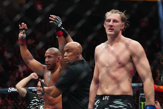 Tom Aspinall's comeback event gets heavyweight title eliminator