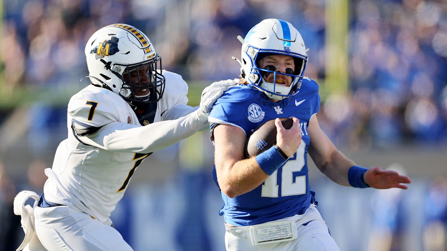 Mark Stoops is sticking with Brock Vandagriff at quarterback: "He's ...