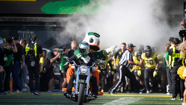 Can Oregon Ducks' Dan Lanning Win Coach Of The Year Over Indiana's Curt ...