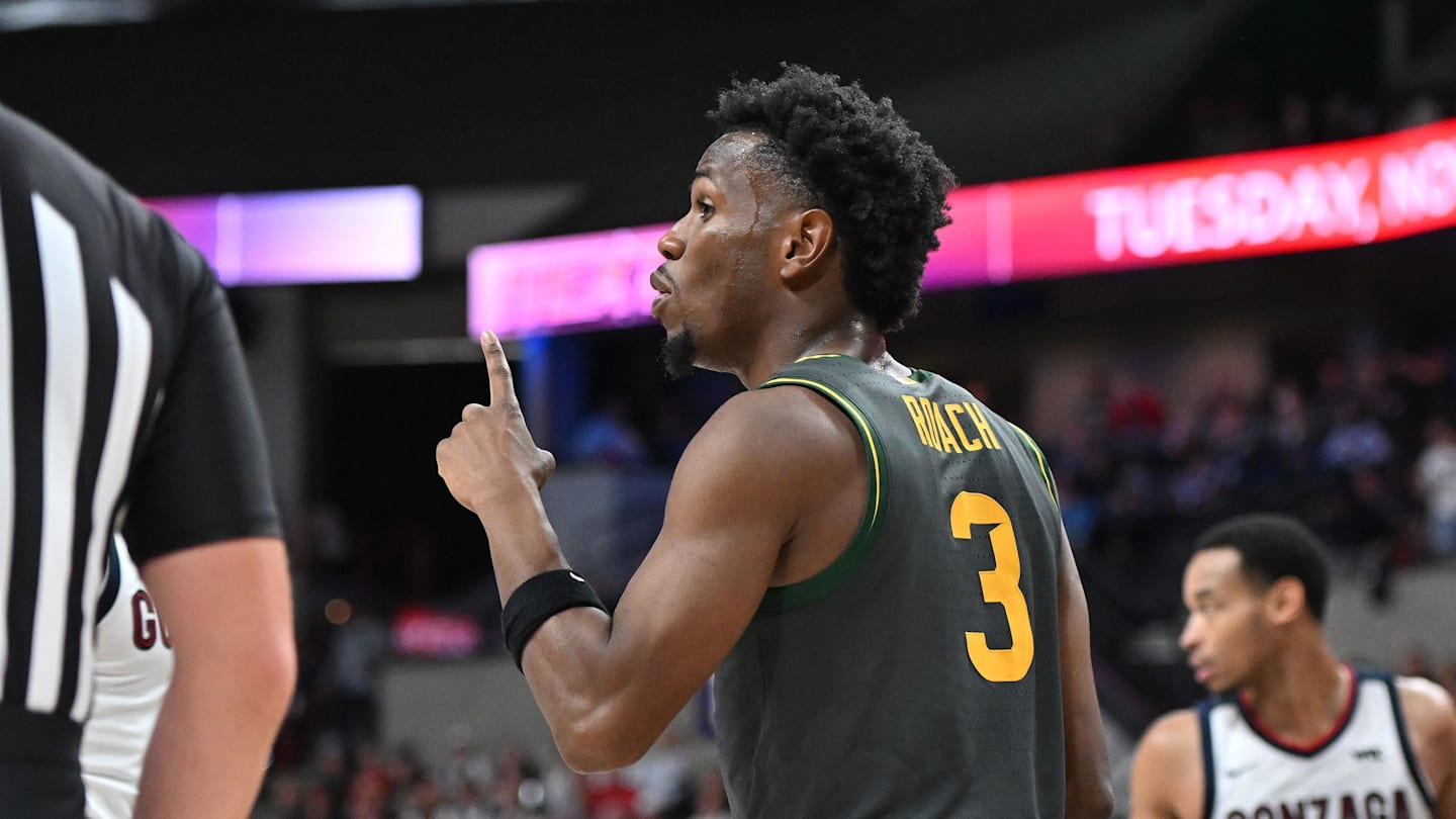 Duke Basketball Alum Plays Hero Role for Bears in Bahamas