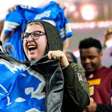 Bokep paman ngaceng lihat bibi mandi