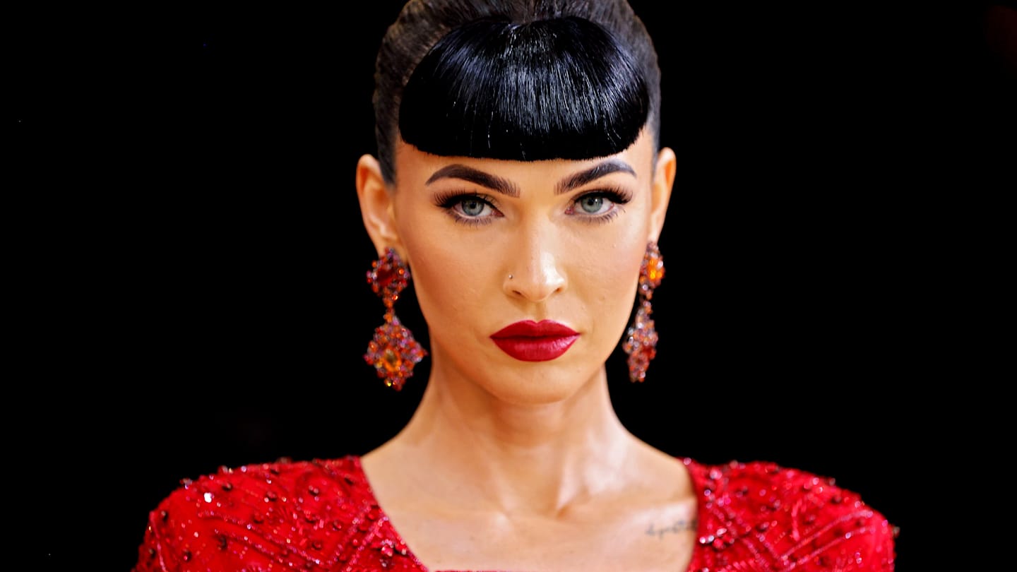 Megan Fox swaps her black hair for a light silver color