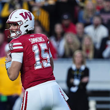 Hunter Simmons should remain Wisconsin Badgers starter after ...