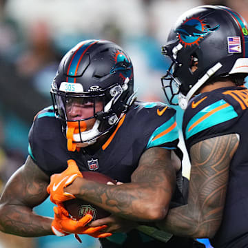 Miami Dolphins Bring Back Linebacker Tyrel Dodson