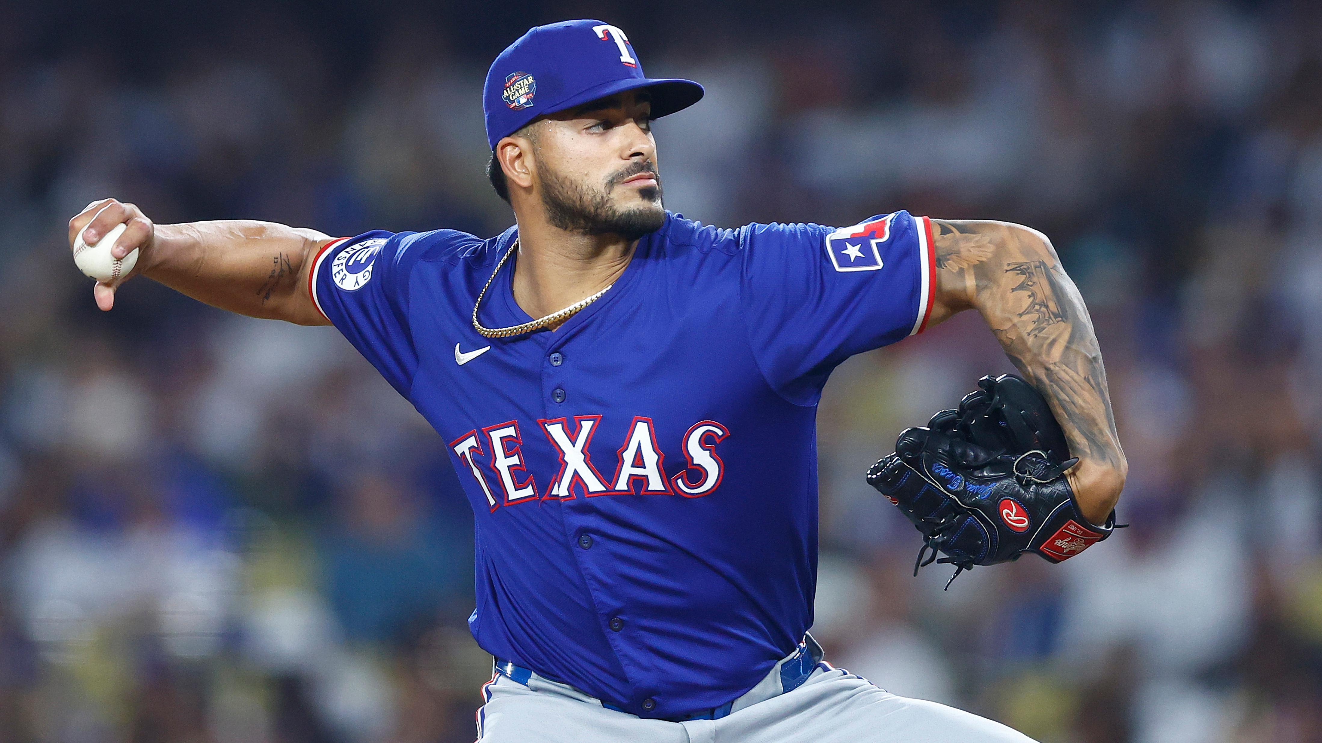 The KC Royals signed a new relief pitcher Tuesday