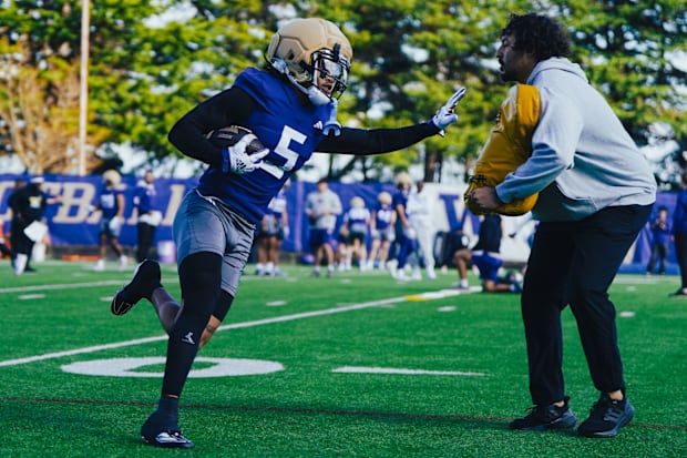 Omari Evans Might Be Injured, But Nothing Wrong With His Hands