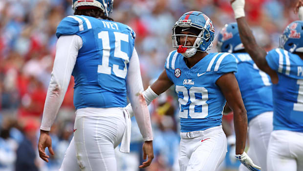 Oregon Ducks Spring Football Roster: New Additions Dierre Hill, Brandon ...