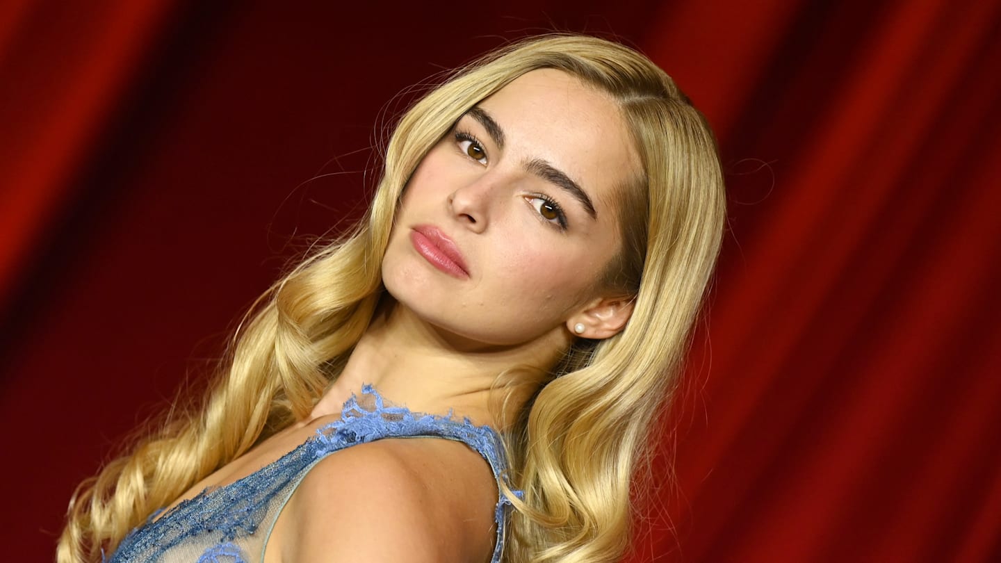 Addison Rae Shows Off Bare-Face Glow in Selfies as Fans Call Her ...