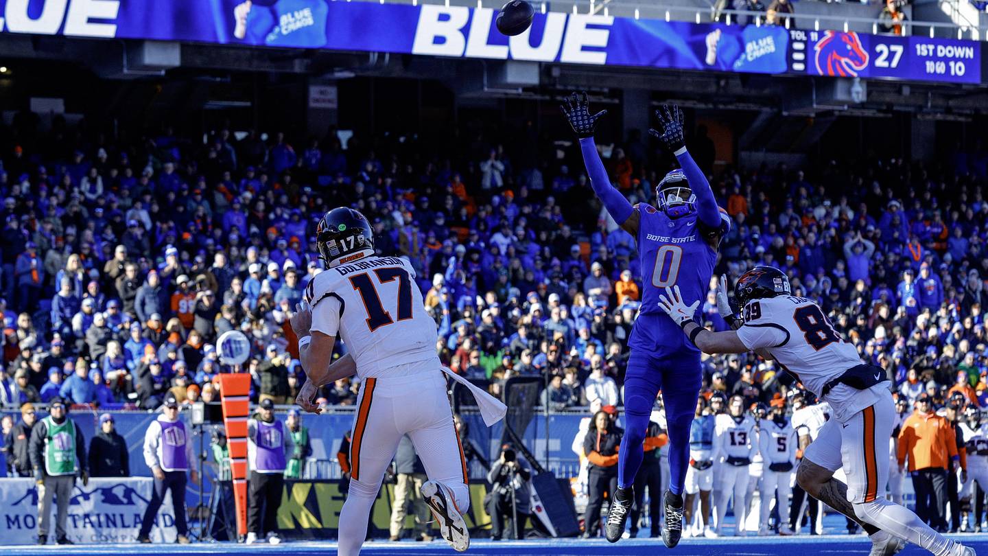 Boise State nears last year’s season ticket total