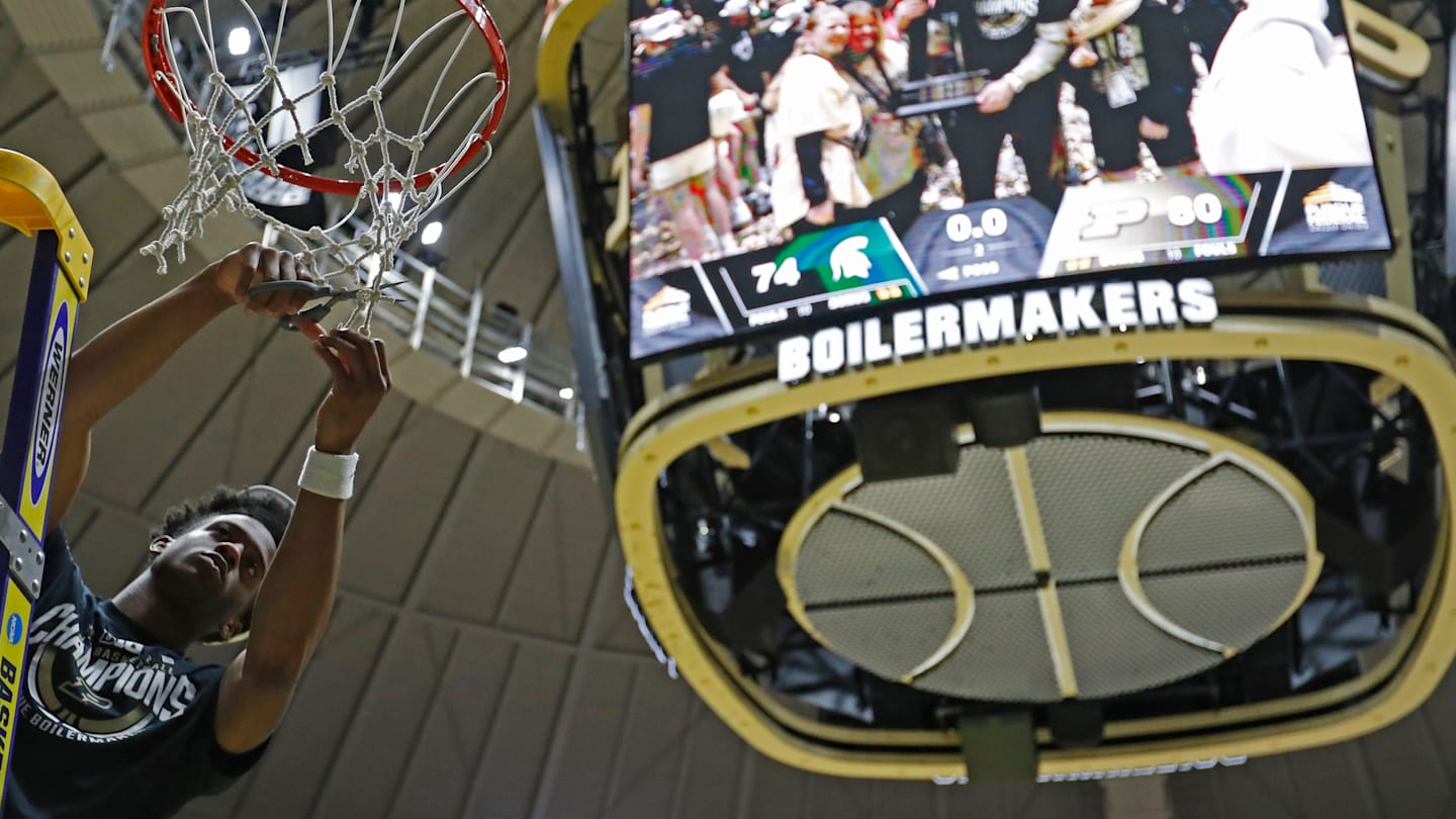 LOOK: Purdue Updates Men's Final Four Banners Inside Mackey Arena