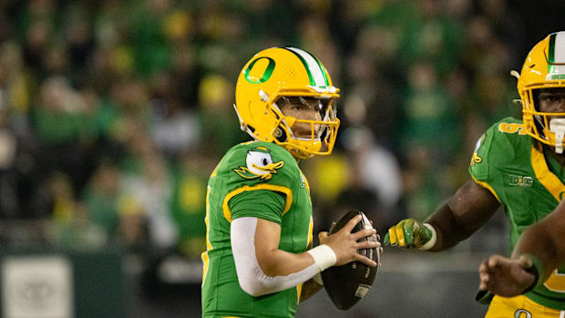 Oregon Ducks' Dillon Gabriel's Cool Reaction to Breaking NCAA Career Touchdown Record