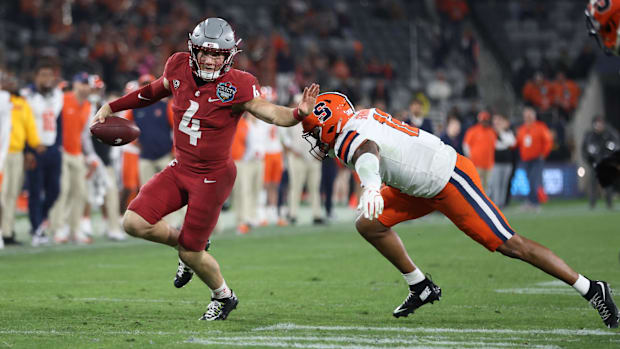 Huskies Left To Guess On WSU Quarterback Starter