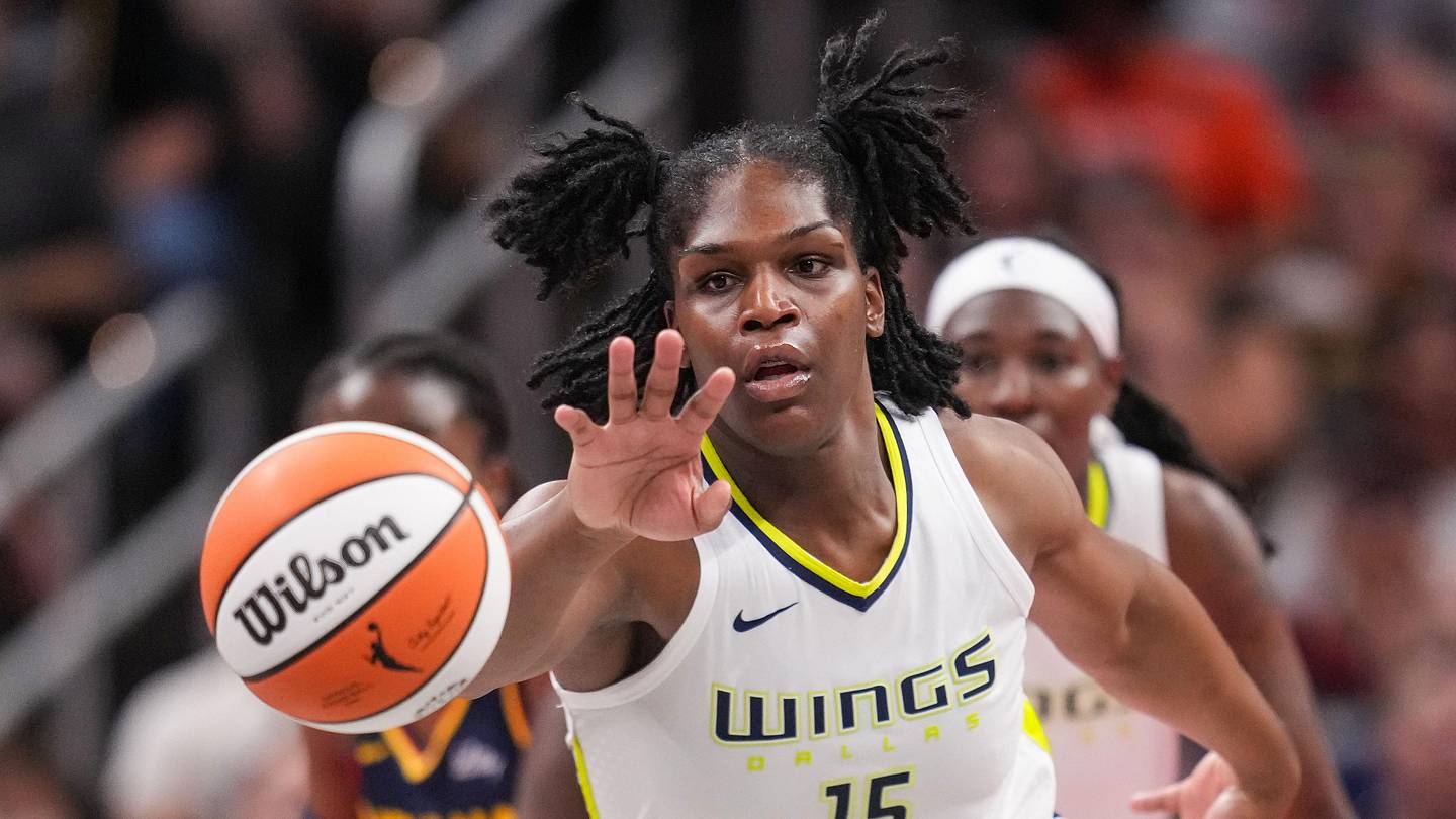 Wings Fans Aghast at Player Ditching Team Huddle After Loss to Lynx
