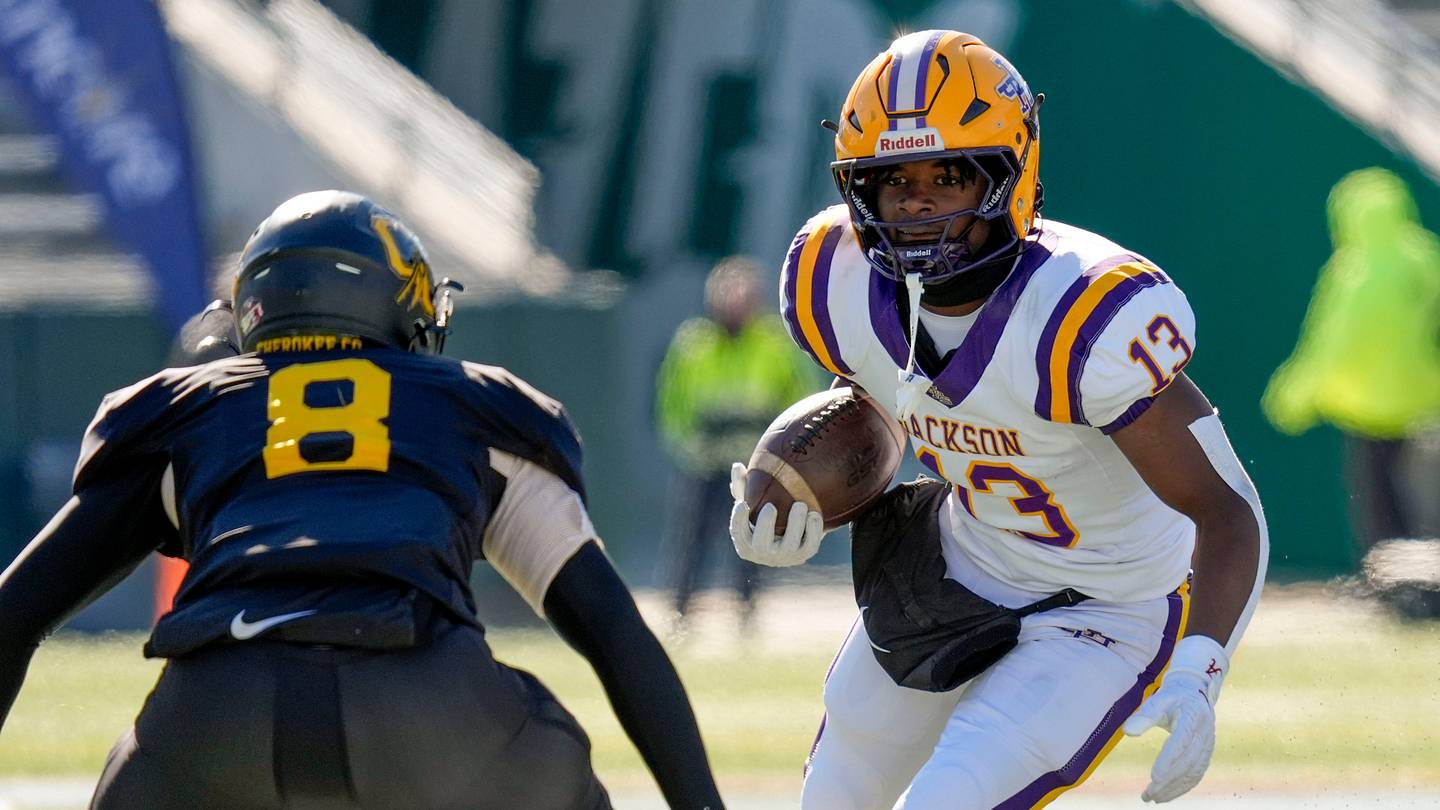 Texas Longhorns A Finalist For No. 1 2026 Running Back Ezavier Crowell