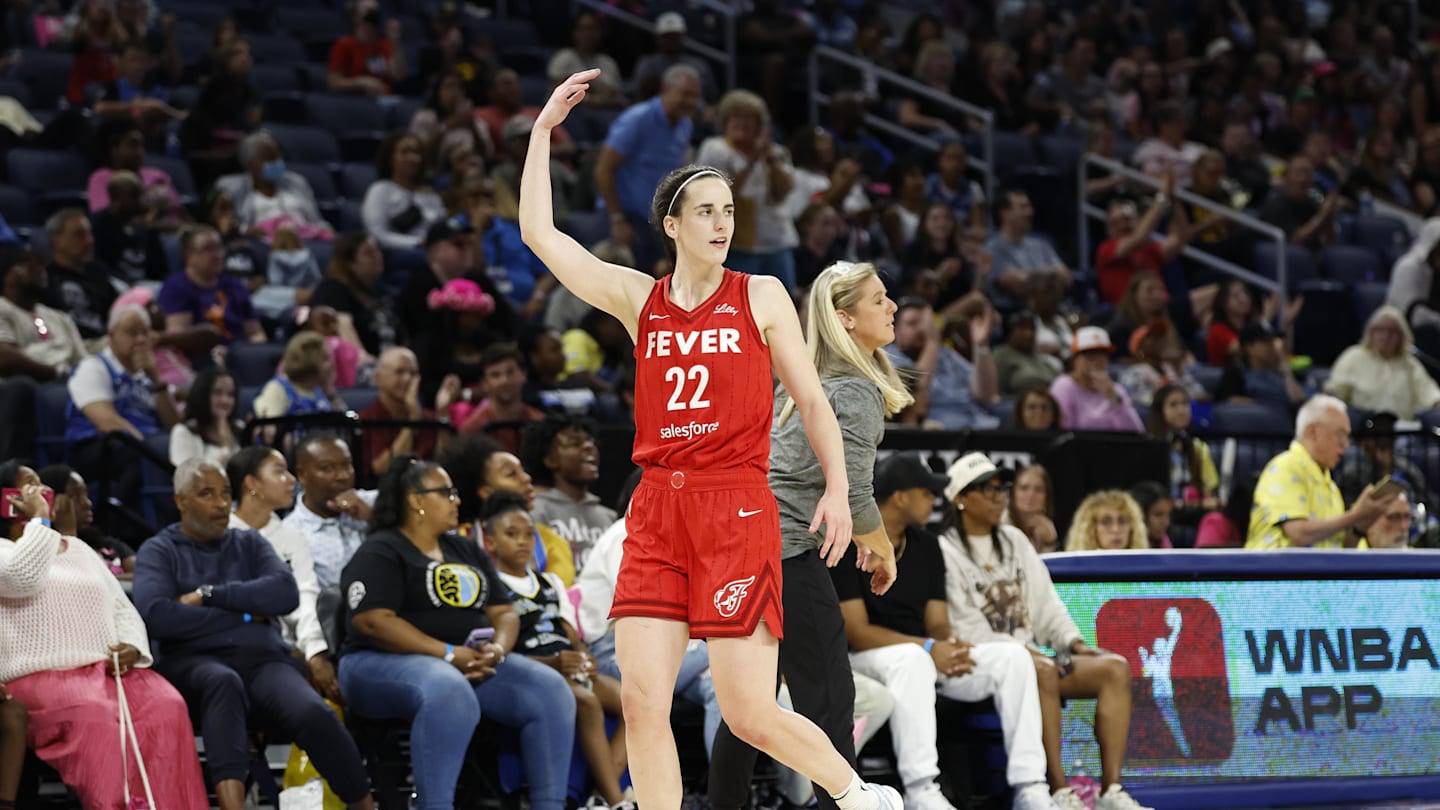 Caitlin Clark Received Passionate Praise From Women's Basketball Legend ...
