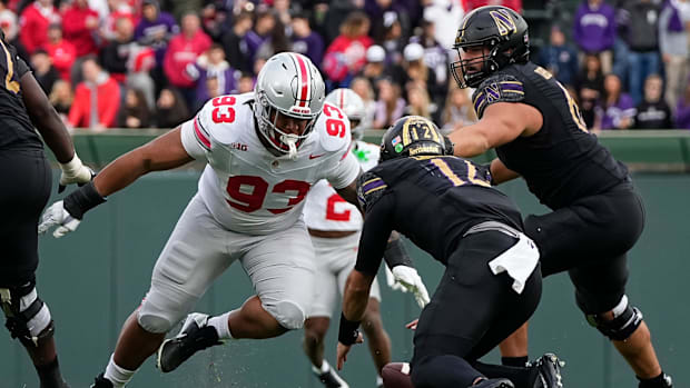 Report: Texas Longhorns Host Ohio State Buckeyes Transfer for Visit