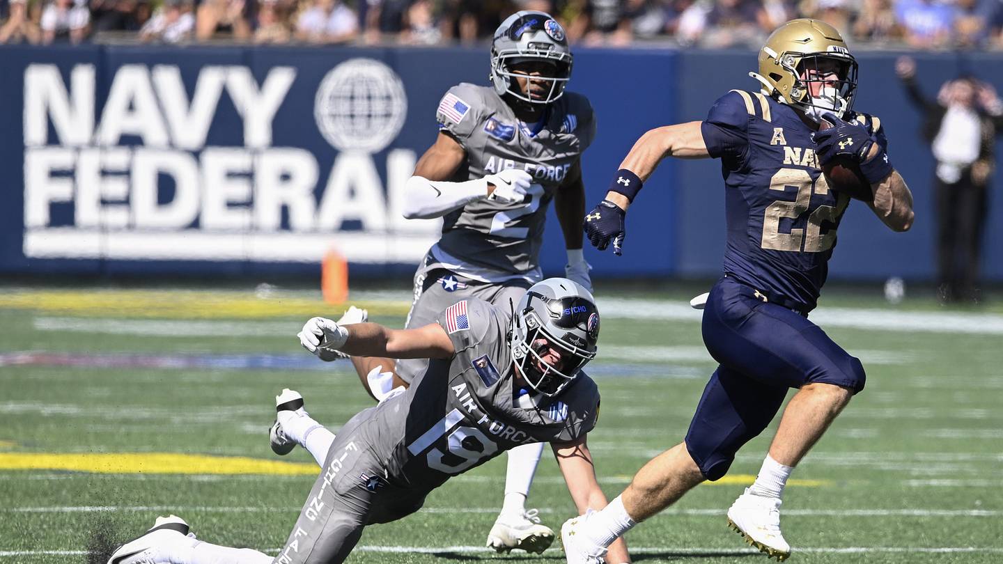 Mt. Lebanon Graduate Eli Heidenreich Sets Navy Receiving Record in Win