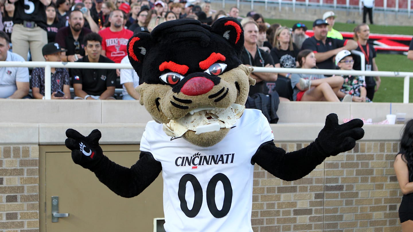 Look: Cincinnati Bearcats Baseball Ranked in D1 Top 25 For First Time Ever