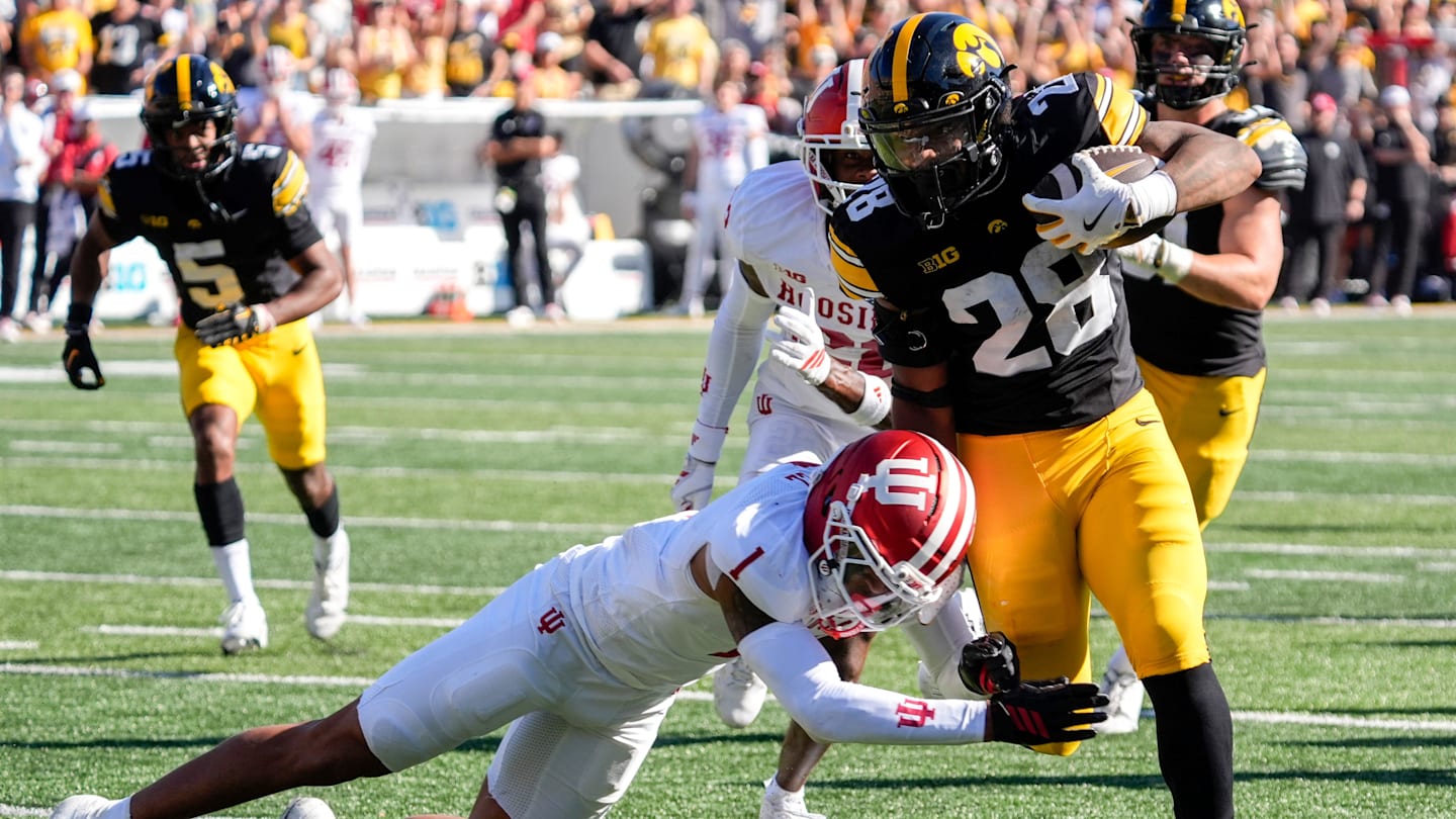 Elijah Sarratt's Late TD Leads Indiana Football Over Iowa