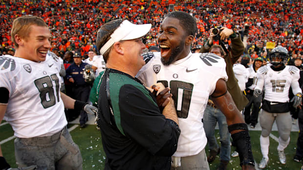 Dan Lanning Leapfrogs Chip Kelly In Notable Oregon Ducks Coaching Milestone