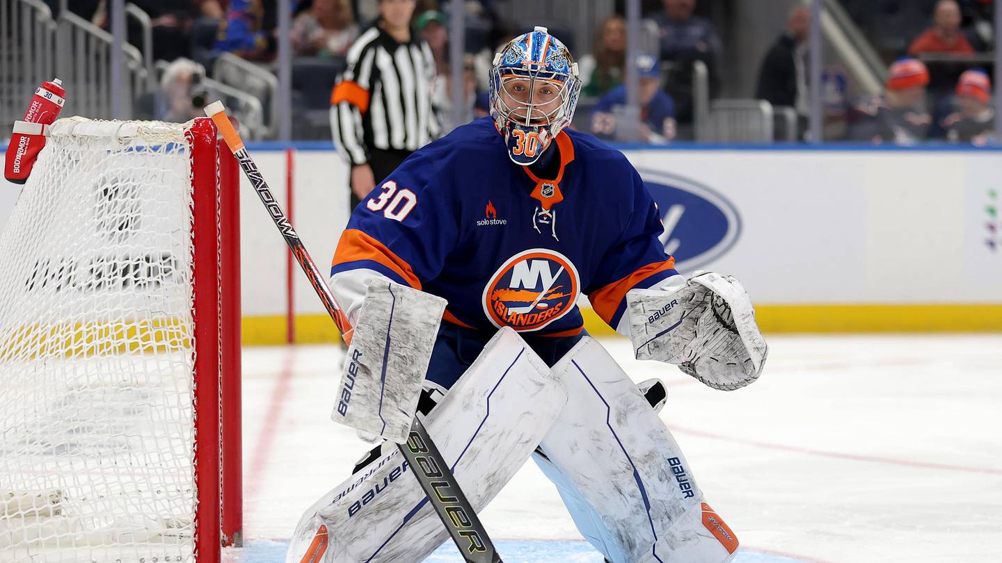New York Islanders Goalie Scores Goal Against Nashville Predators