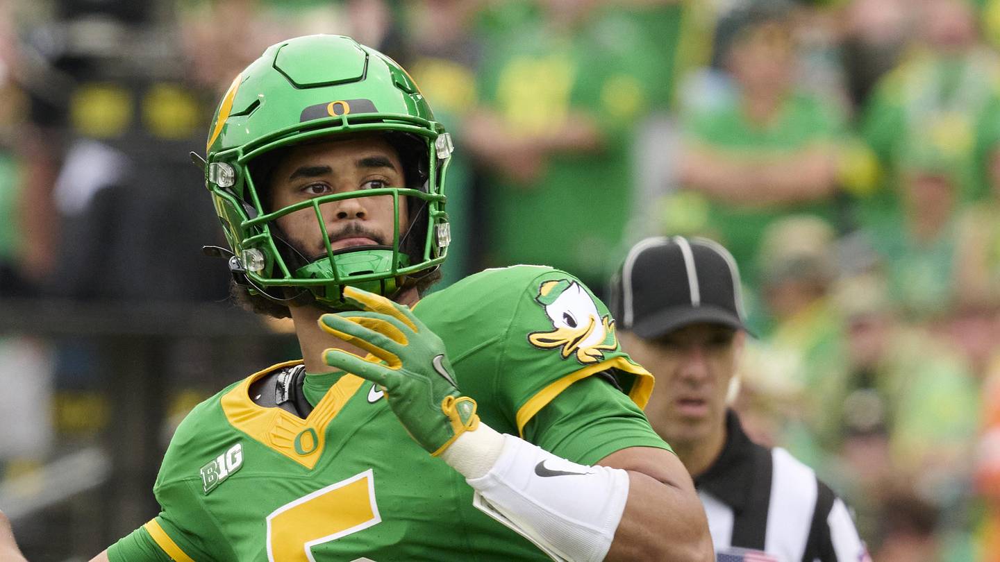 Oregon Ducks' Dante Moore Targets Oklahoma State's Mike Gundy After ...