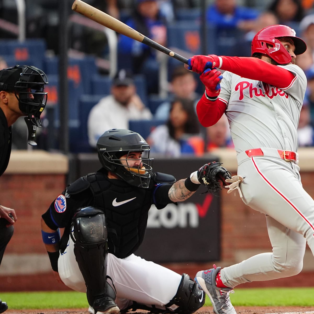 bryce harper throwing hand