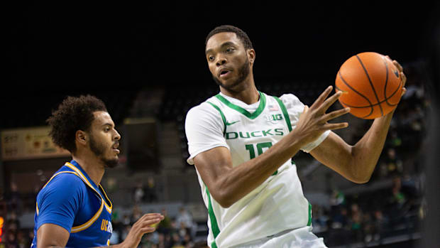 Oregon Ducks Basketball's Jackson Shelstad After First Win: 'Everybody ...