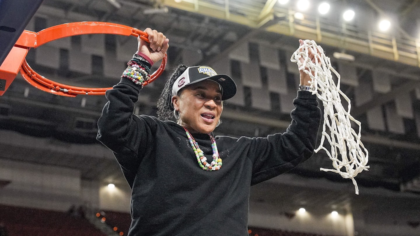 Dawn Staley, Jon Scheyer Headline Finalists for Naismith Coach of the ...