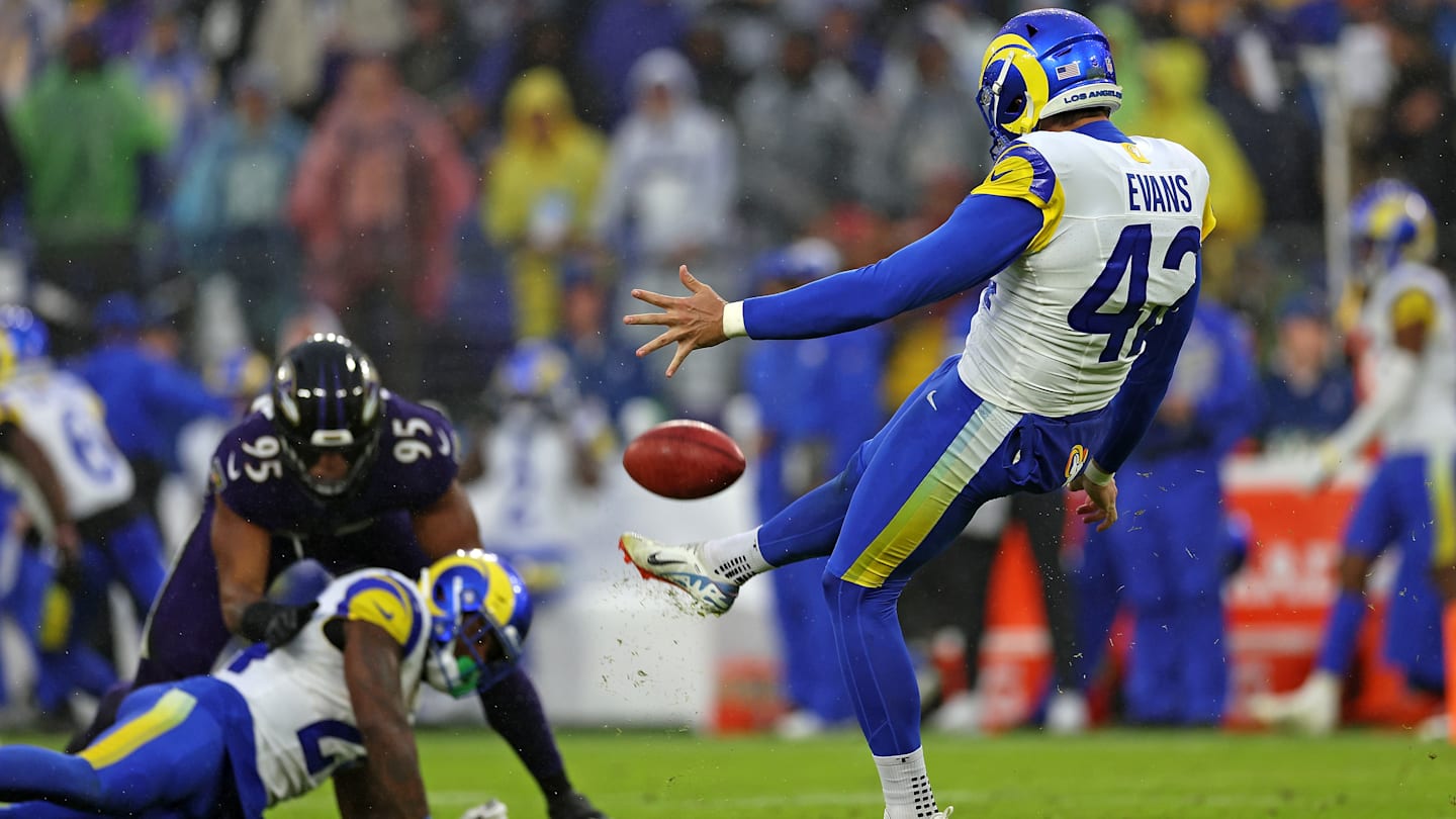 Yes, LA Rams punter Ethan Evans just did that eye-popper in front of ...
