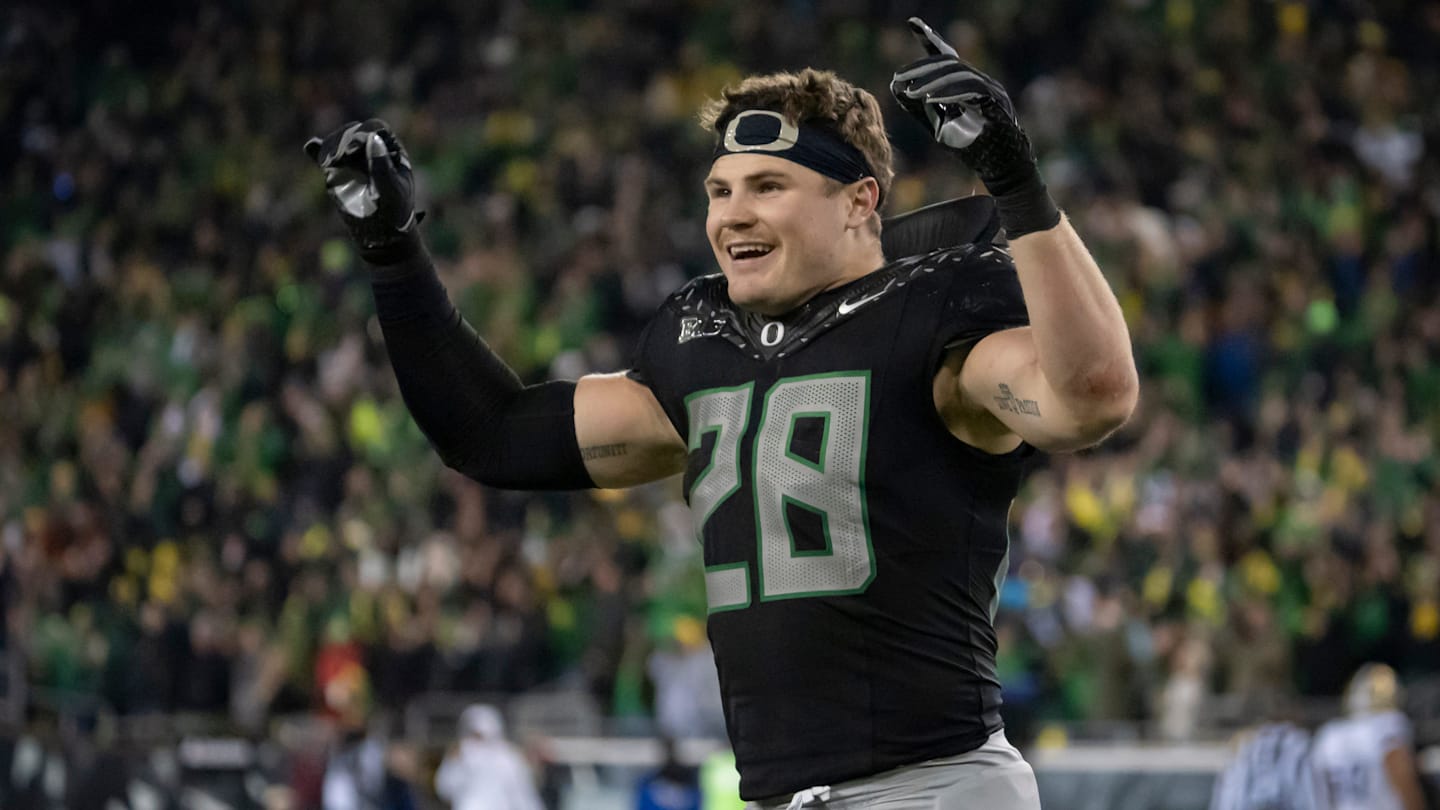 Oregon Ducks’ Bryce Boettcher Wins Burlsworth Trophy for Best Walk-On