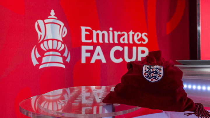 how to draw emirates logo