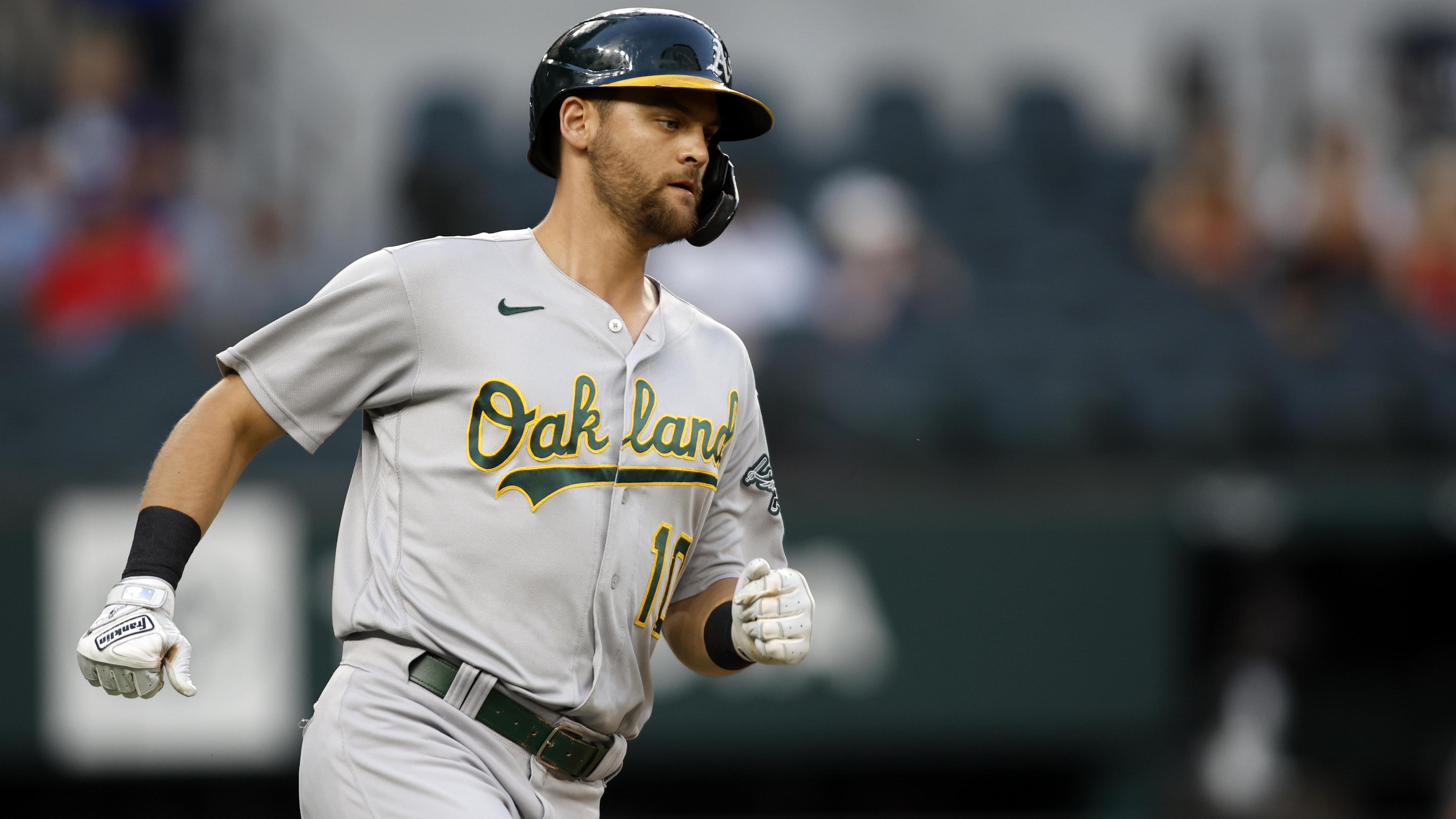 Atlanta Braves: Chad Pinder announces that he is retiring from baseball