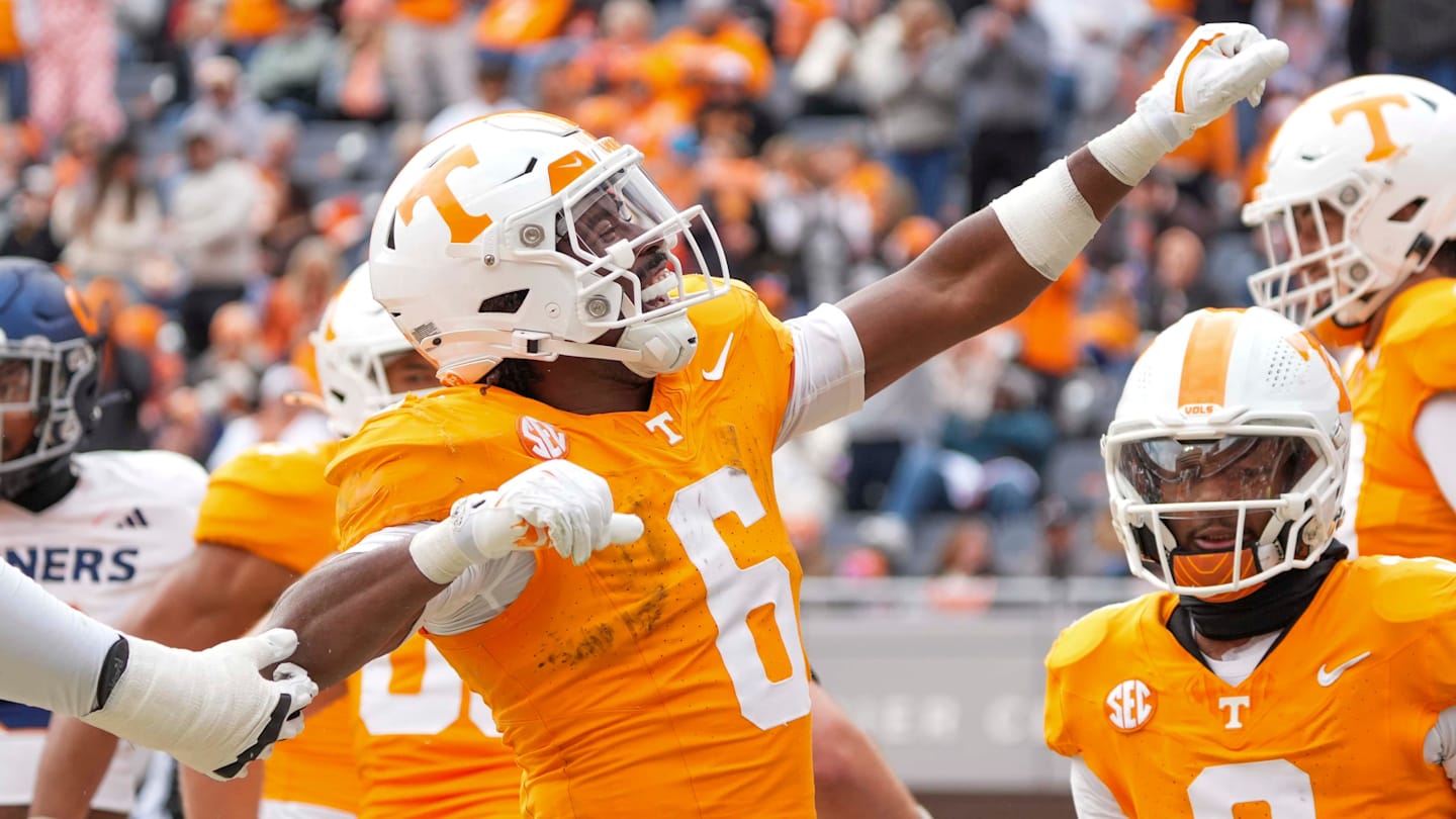 Dallas Cowboys make surprising trade in 3-round NFL mock draft