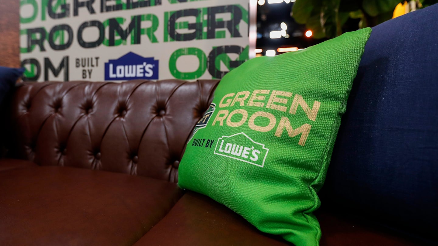 2025 NFL Draft green room getting roasted by social media