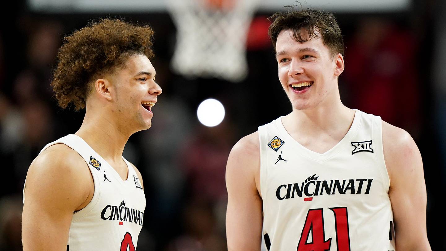 Look: Cincinnati Bearcats Share Pairs of Jordans They Wore Last Season