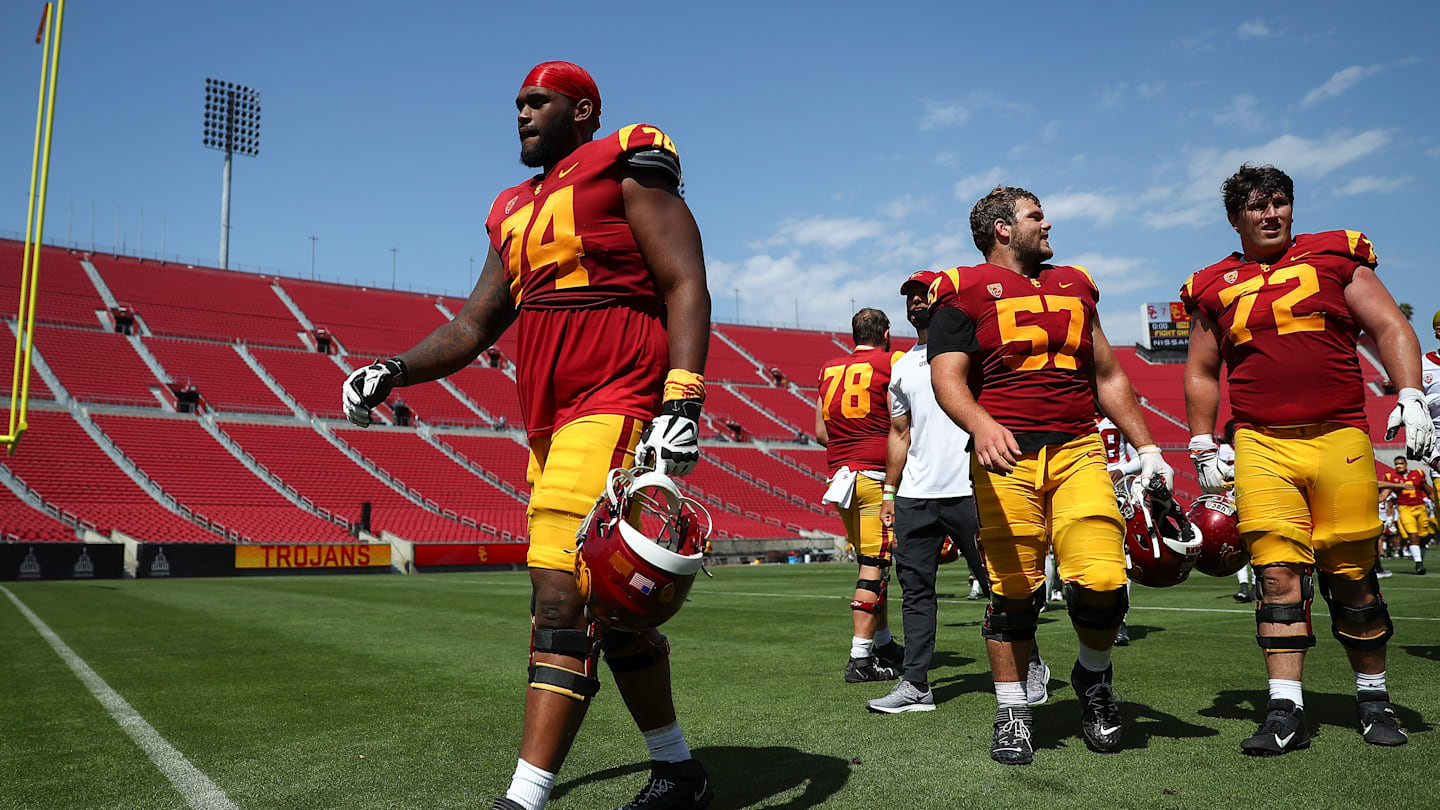 USC football starting blindside tackle suffers injury at Stanford