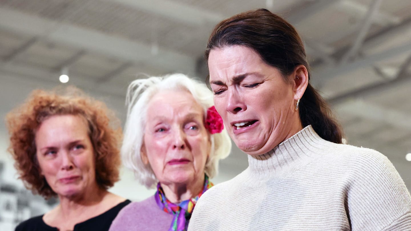 Watch: Tara Lipinski, Nancy Kerrigan, others react to figure skating tragedy