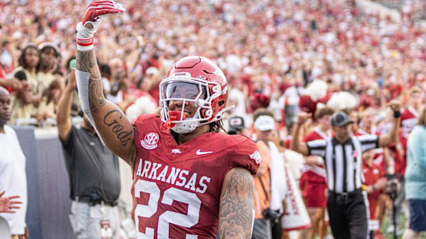Arkansas Razorbacks look to close Southwest Classic rivalry with a bang