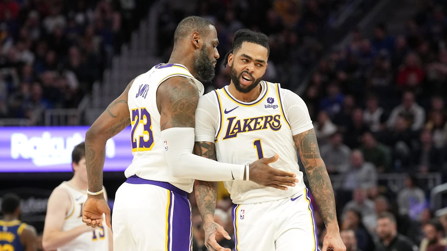 LeBron James Makes Behind-The-Back Pass To D'Angelo Russell In Lakers Preseason Game