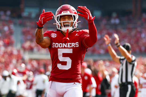 Oklahoma WR Isaiah Sategna Continues to Build Trust After Career Day vs ...