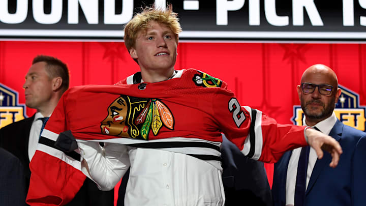 Blackhawks signing Gophers stars Sam Rinzel, Oliver Moore to NHL deals